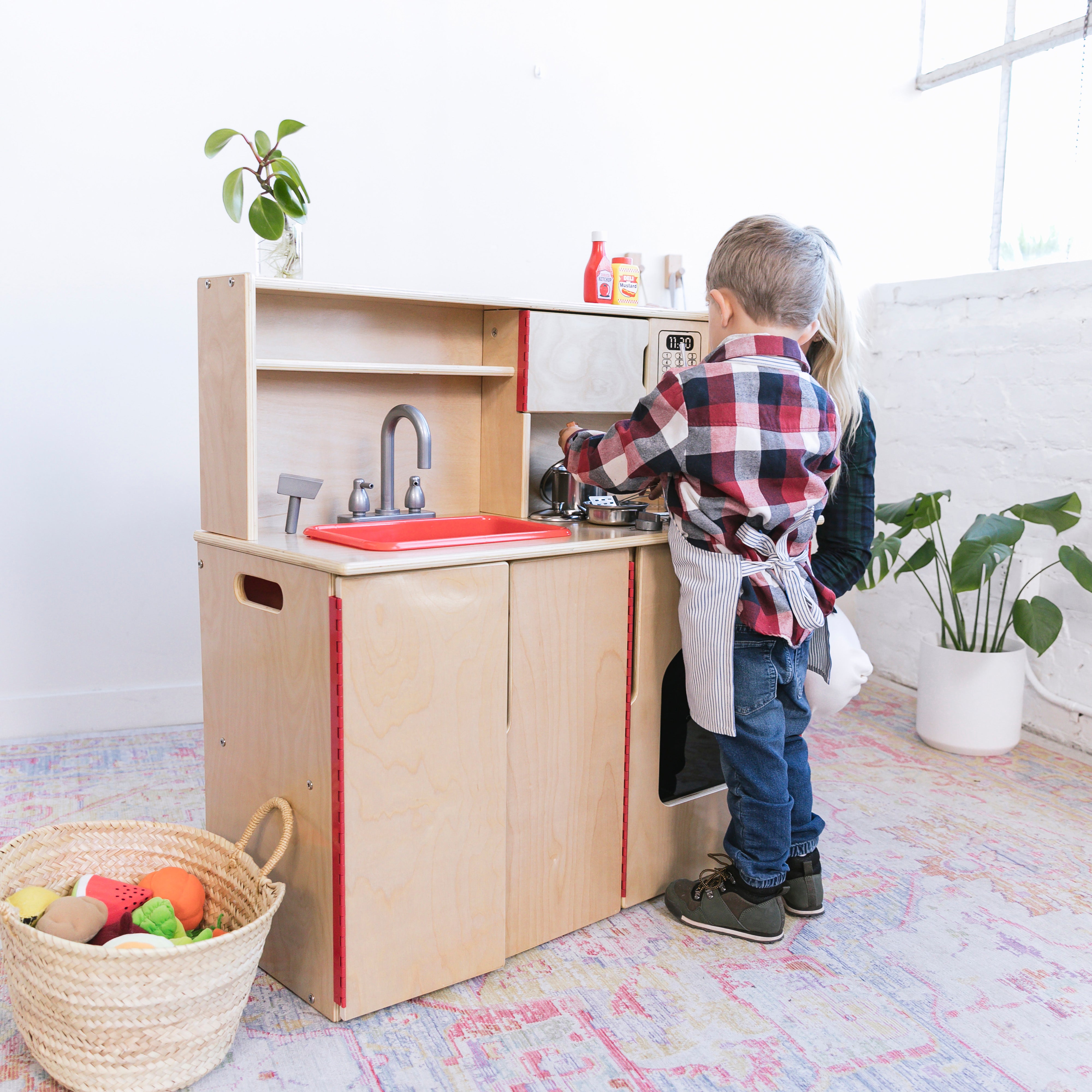 Dramatic Play: Kitchens, Mirrors & Dress-Up - ECR4Kids